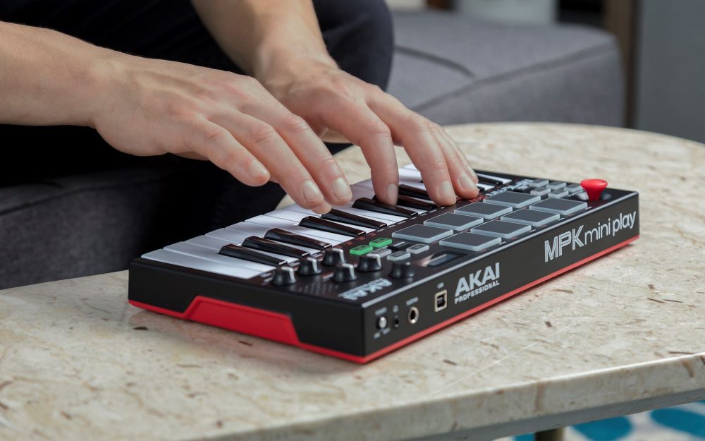 Akai Pro MPK Mini Review (2021) Akai Pro MPK Mini Review (2021)